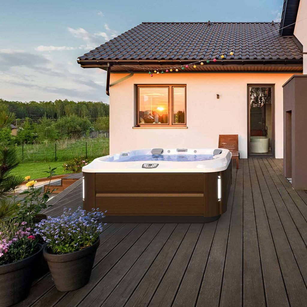 J-355™ HOT TUB WITH COMFORT LOUNGE SEATING AND COOL DOWN SEAT - Hot ...